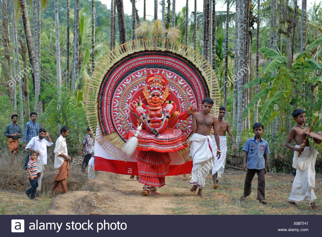 Theyyam Costume Stock Photos & Theyyam Costume Stock Images - Alamy