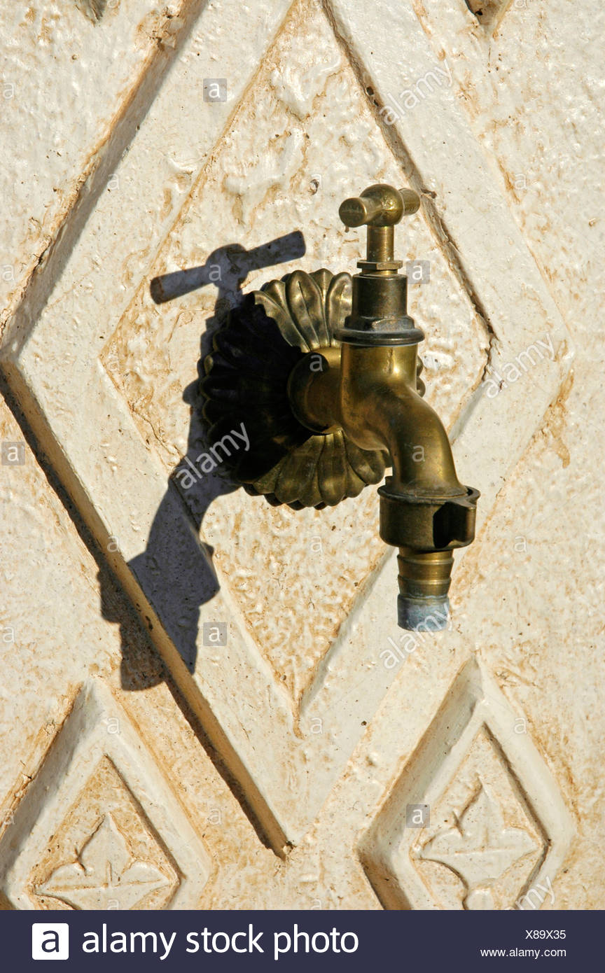 Old Fashioned Water Tap Stock Photos & Old Fashioned Water Tap Stock ...