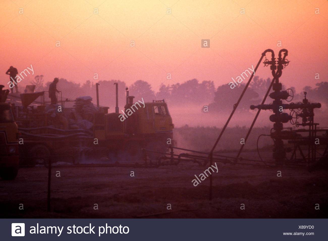 Hydraulic Fracturing Truck High Resolution Stock Photography and Images ...