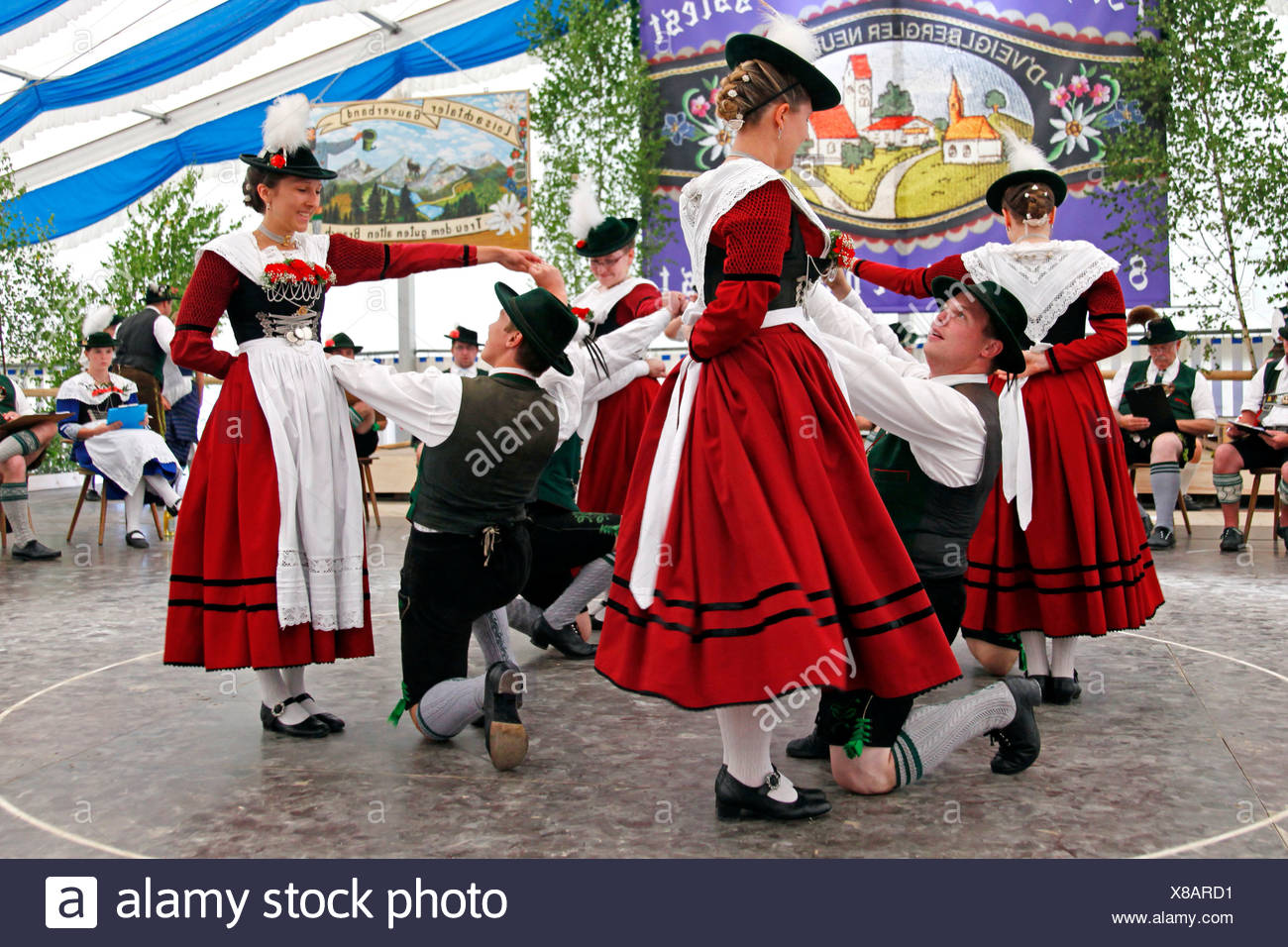 Traditional Bavarian Dance Stock Photos & Traditional Bavarian Dance ...
