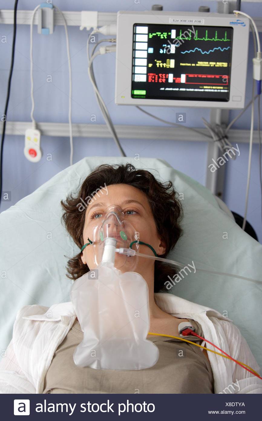 Patient Oxygen Mask High Resolution Stock Photography and Images - Alamy