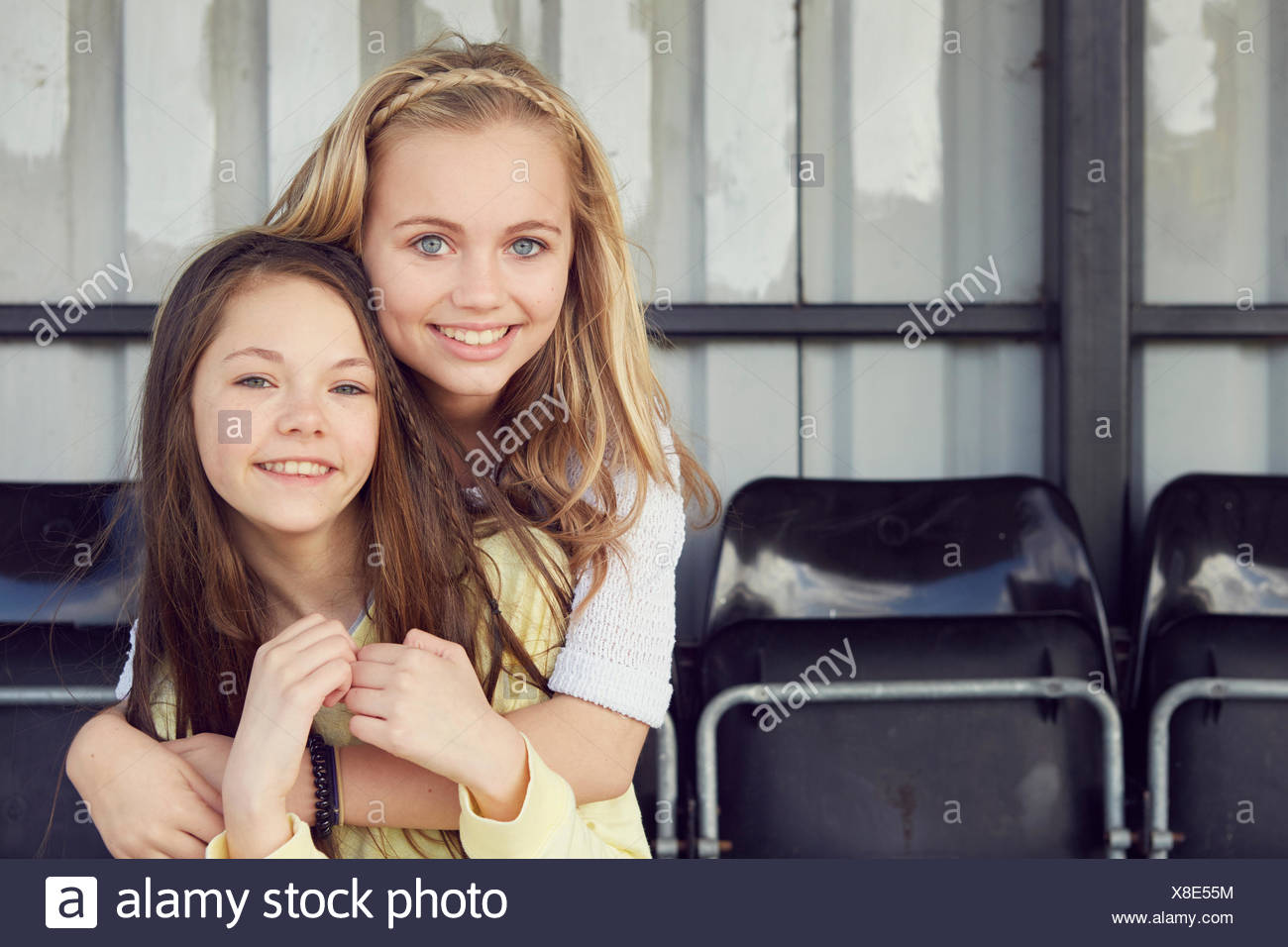 Two Female Friends Hugging High Resolution Stock Photography and Images ...
