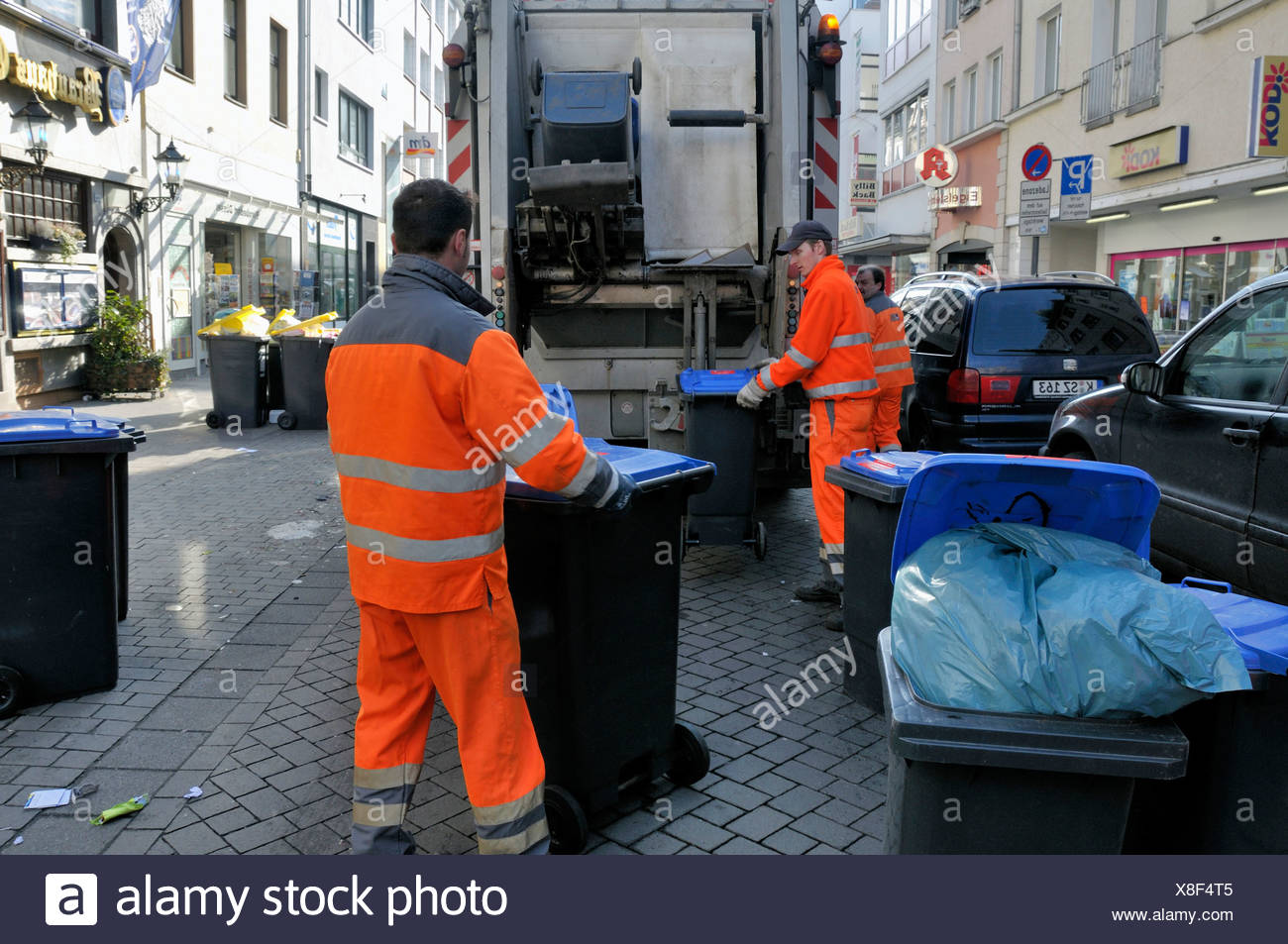 Abfallwirtschaftsbetriebe Koeln High Resolution Stock Photography and ...