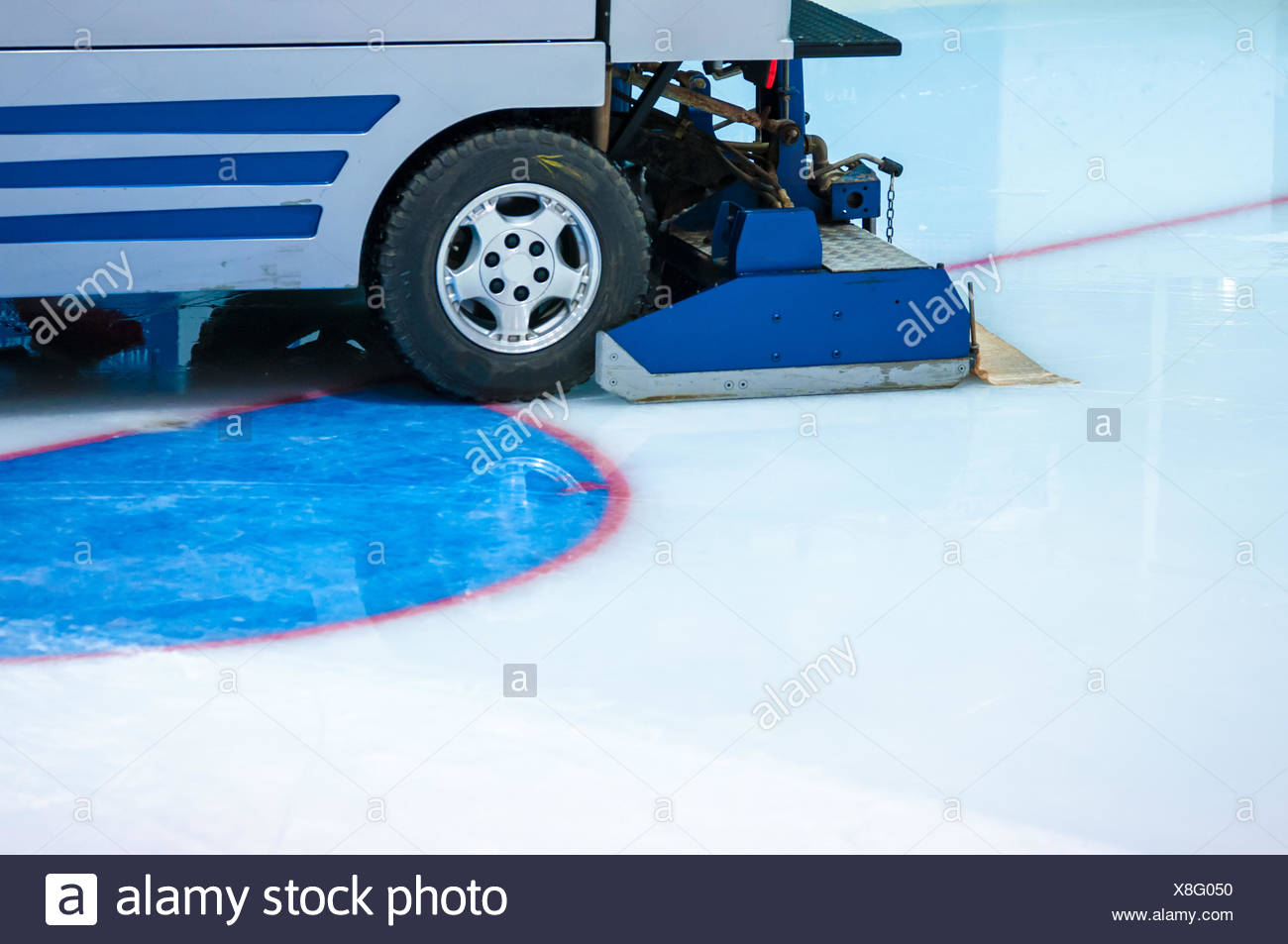 Ice Resurfacing Machine High Resolution Stock Photography and Images ...