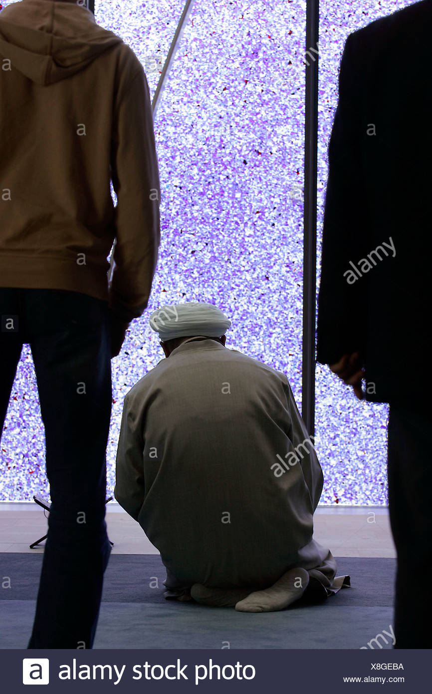 Muslim In Europe High Resolution Stock Photography and Images - Alamy