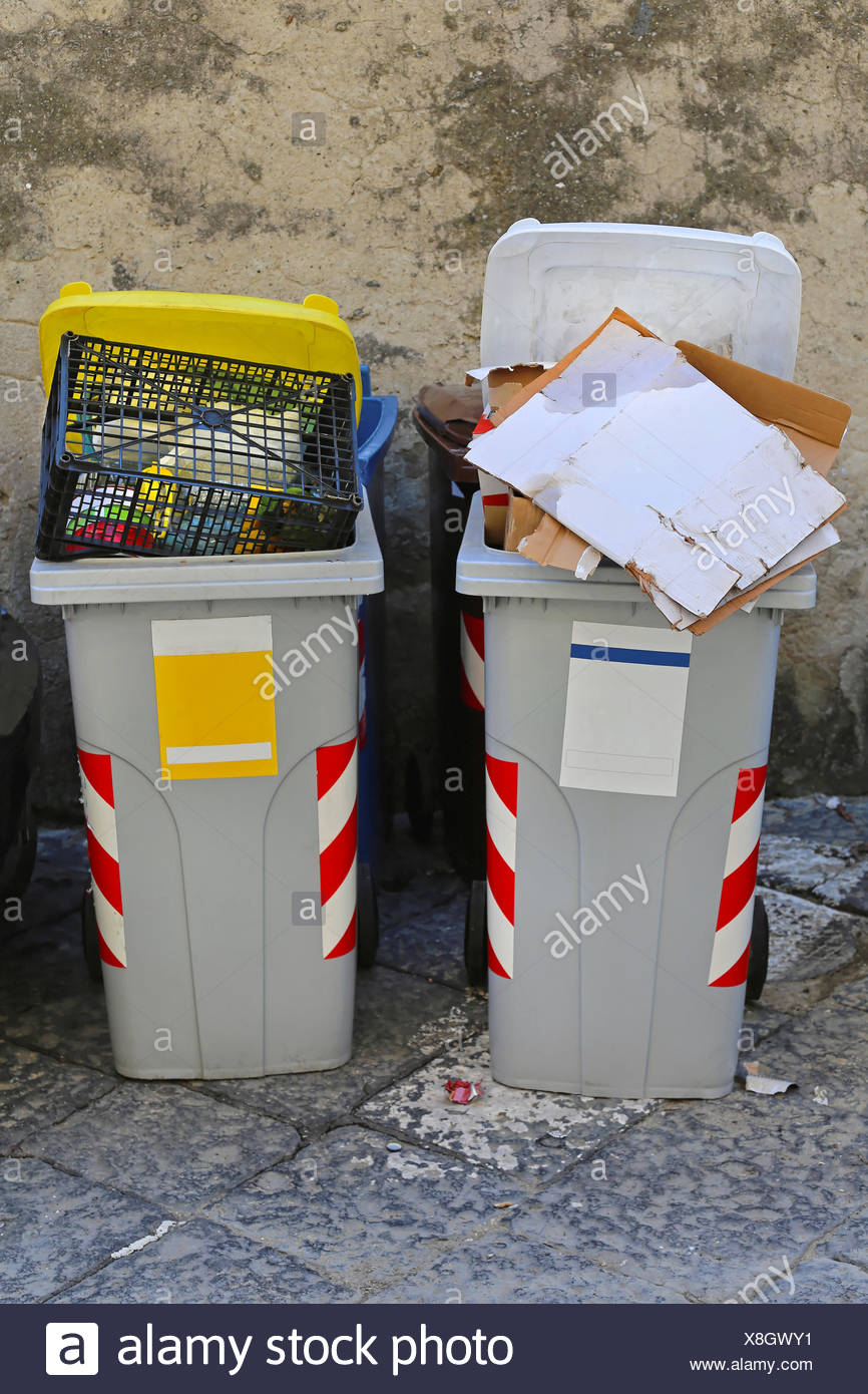 Communal Bins Stock Photos & Communal Bins Stock Images - Alamy