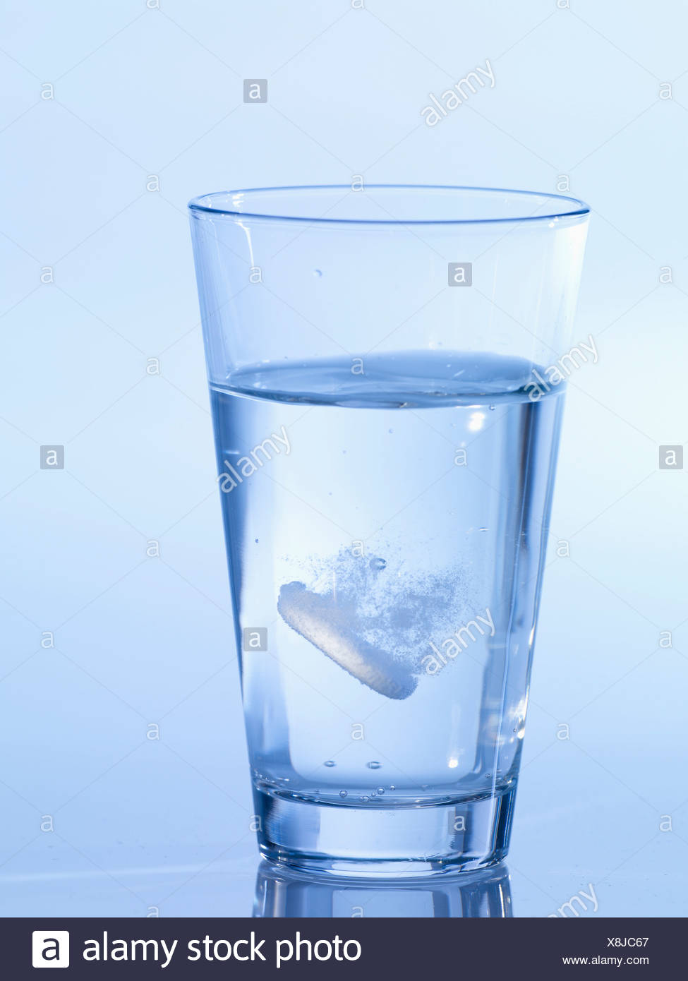 Tablet Fizzing Glass High Resolution Stock Photography and Images - Alamy