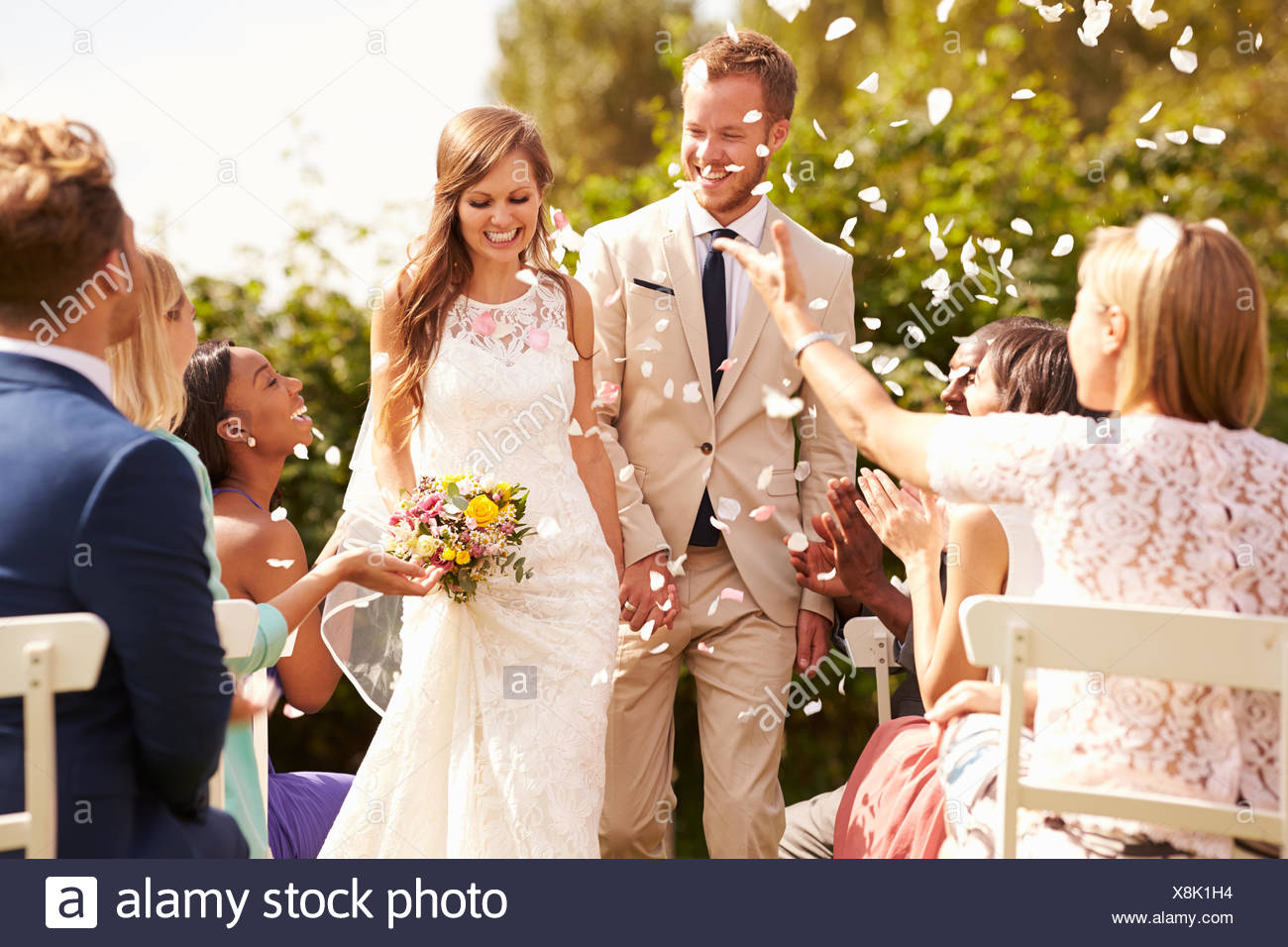 Throwing Bouquet High Resolution Stock Photography and Images - Alamy