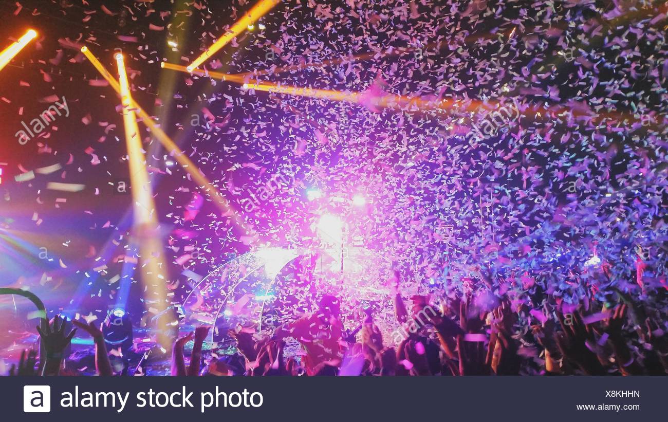 Confetti Crowd Stock Photos & Confetti Crowd Stock Images - Alamy
