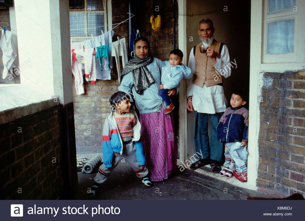 Family Poor Housing Uk Stock Photos & Family Poor Housing Uk Stock ...
