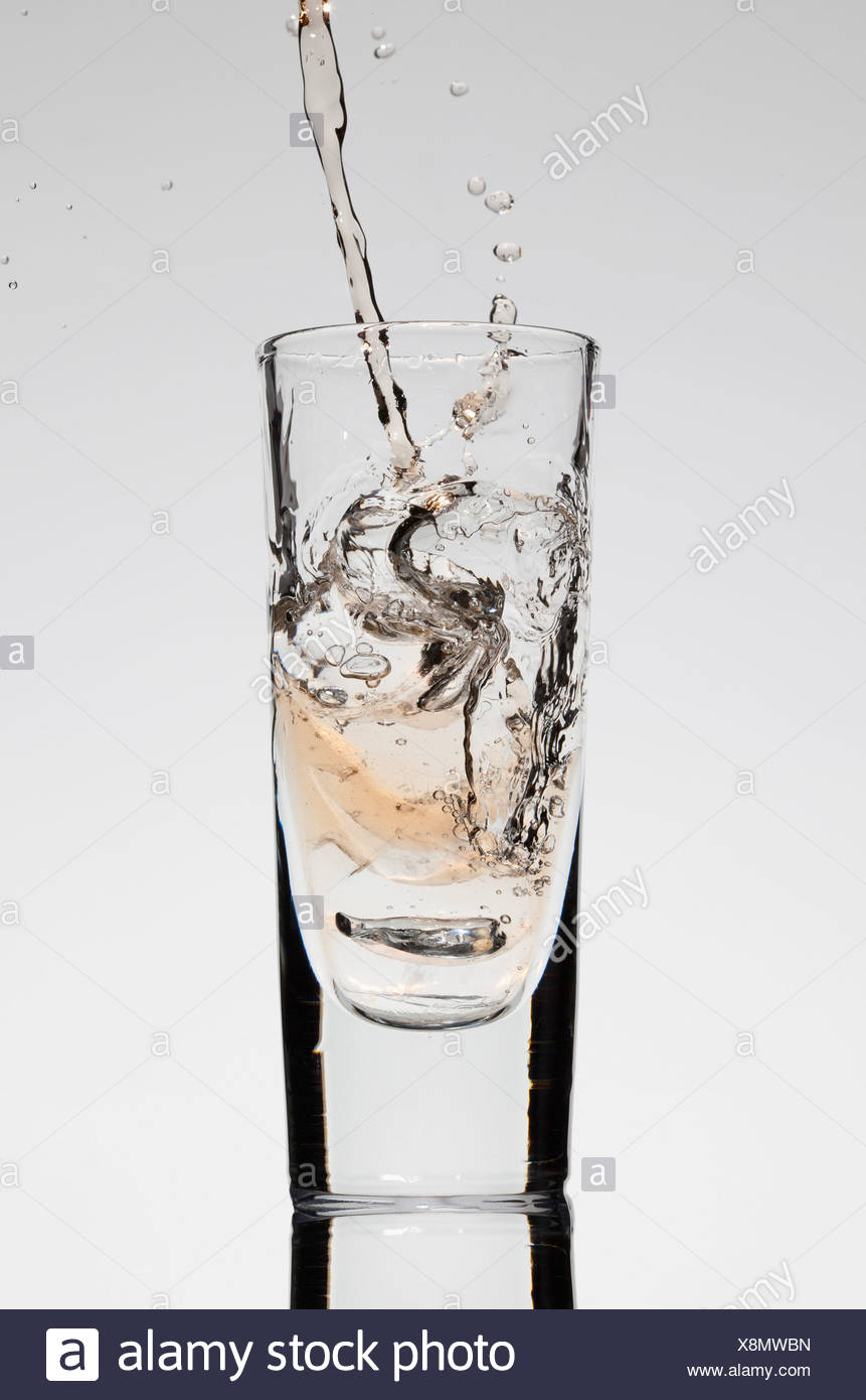 Overflowing Glass Stock Photos & Overflowing Glass Stock Images - Alamy
