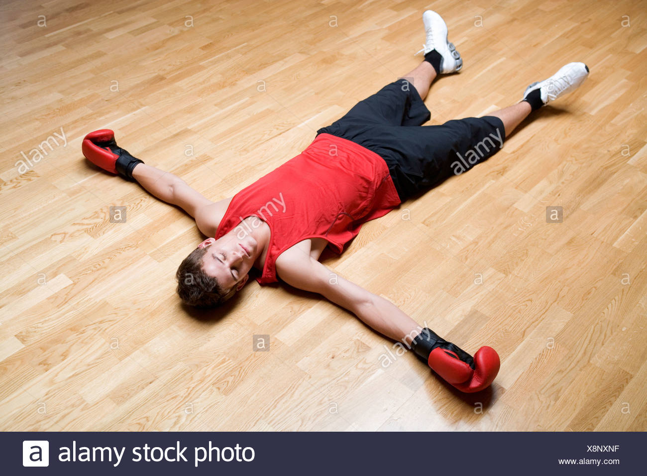 Knocked Out Boxer Stock Photos & Knocked Out Boxer Stock Images - Alamy