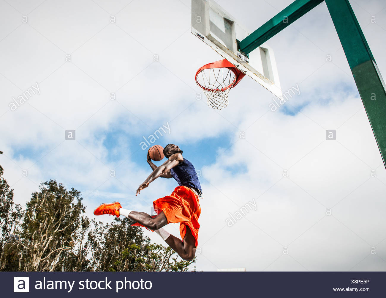 Basketball Dunk Stock Photos & Basketball Dunk Stock Images - Alamy