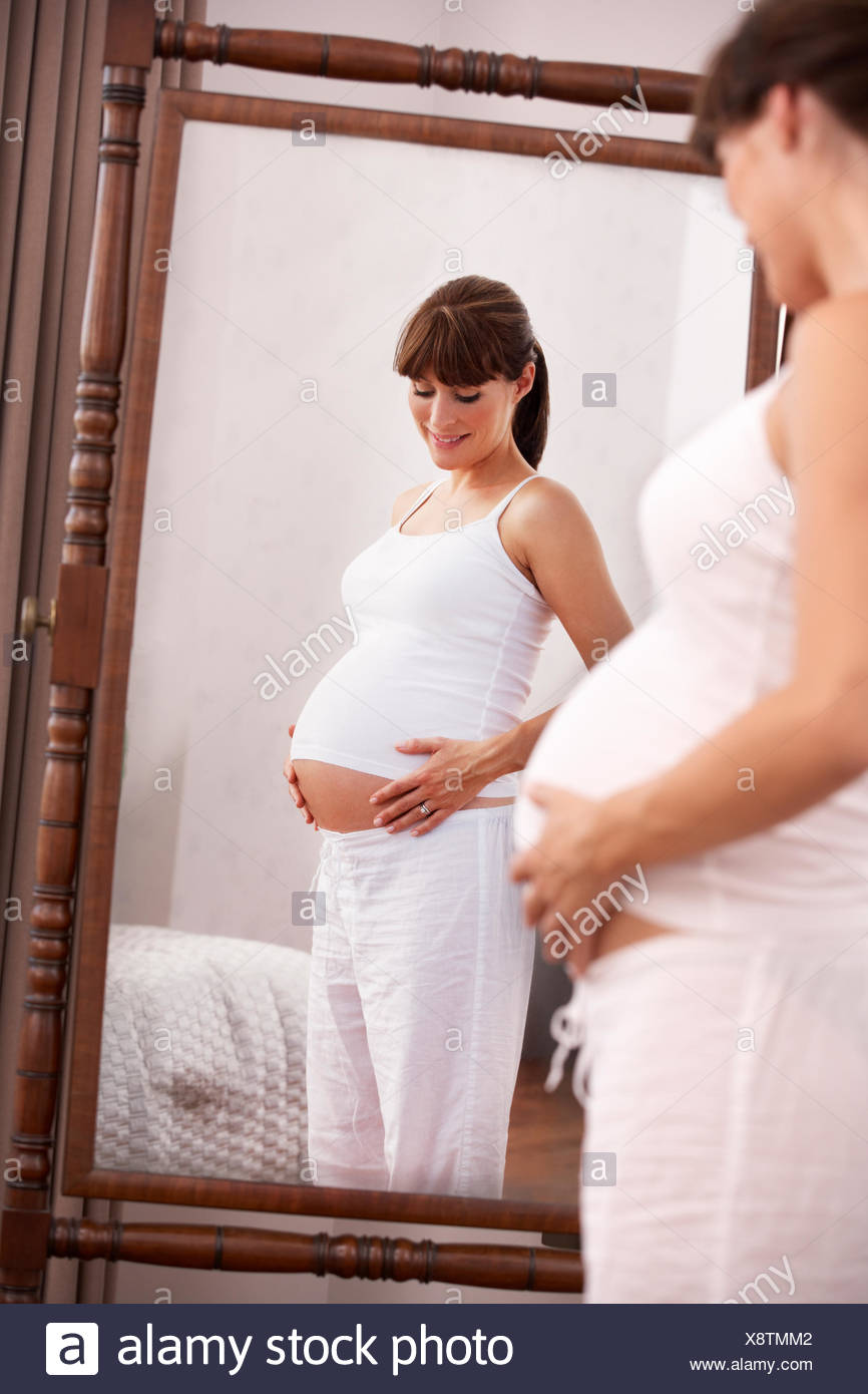 Midriff Showing Stock Photos & Midriff Showing Stock Images - Alamy