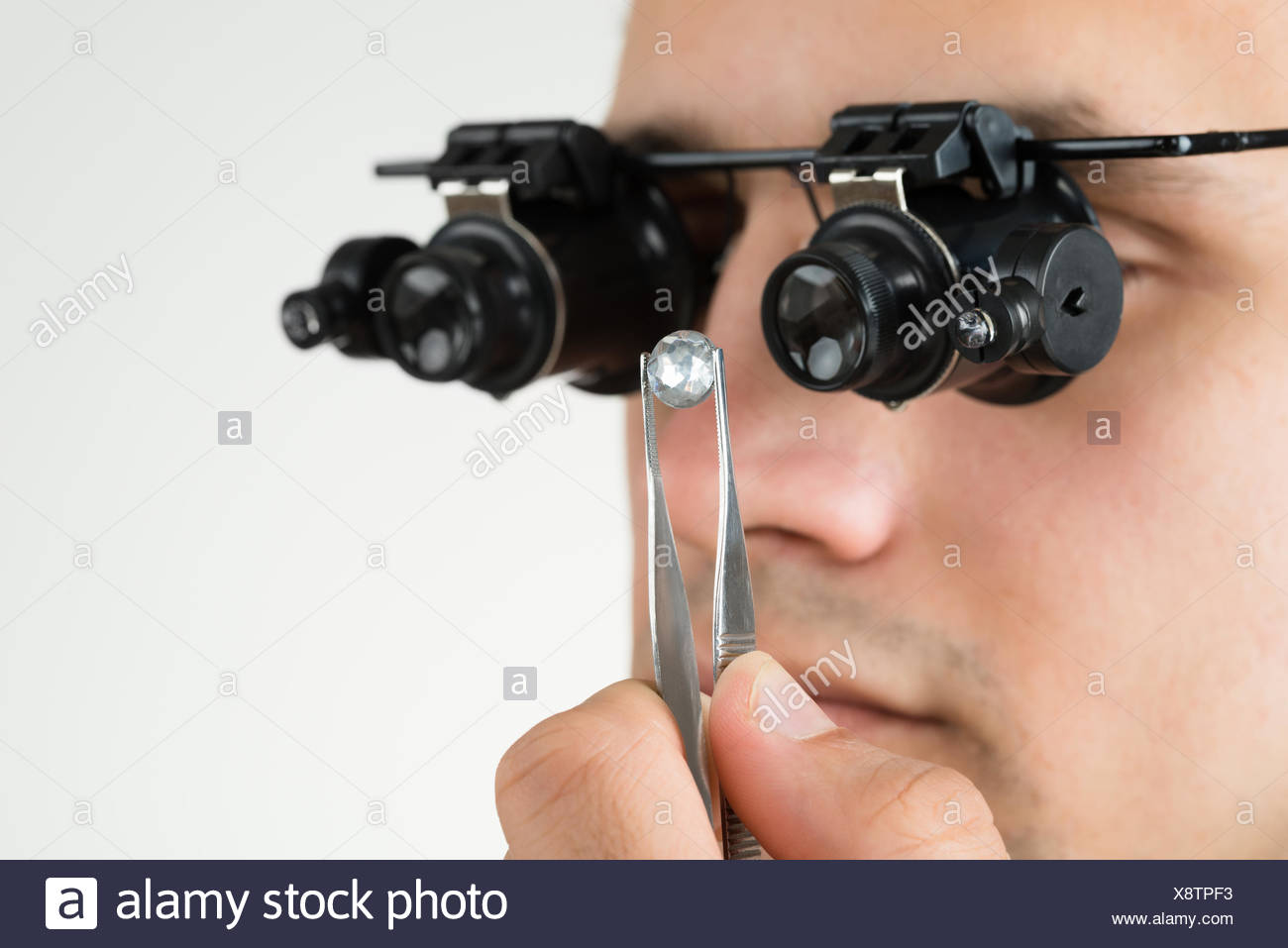 Diamond Magnifying Glass Stock Photos & Diamond Magnifying Glass Stock ...