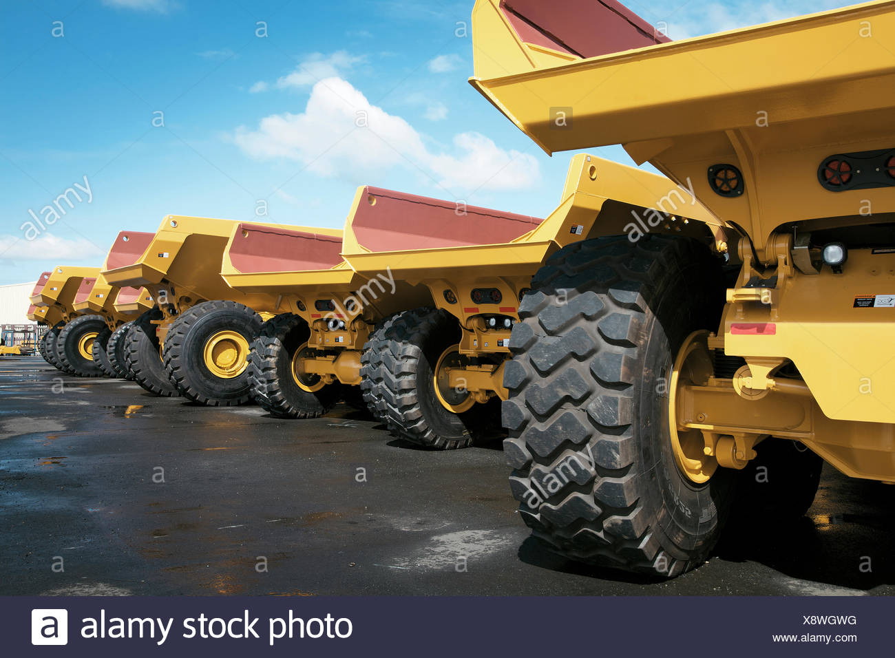 Bell Articulated Dump Truck High Resolution Stock Photography and ...