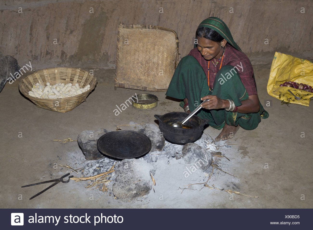 Aboriginal Cooking High Resolution Stock Photography and Images - Alamy