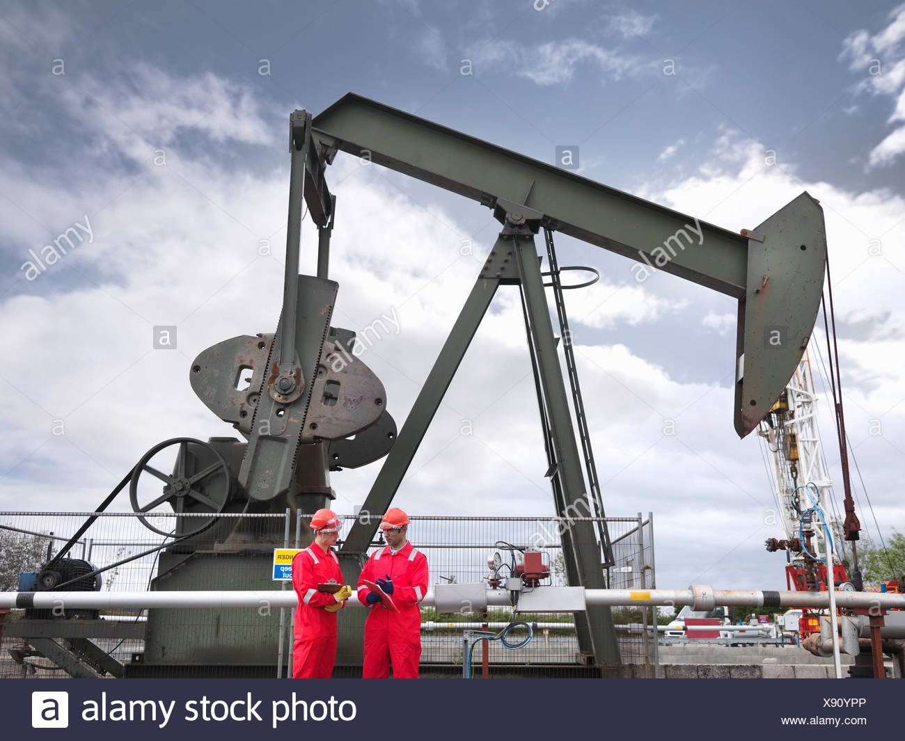 Oil Field Workers High Resolution Stock Photography and Images - Alamy