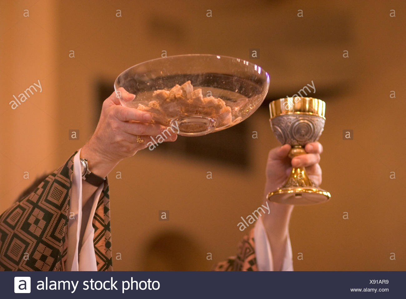 Catholic Priests Hands High Resolution Stock Photography and Images - Alamy