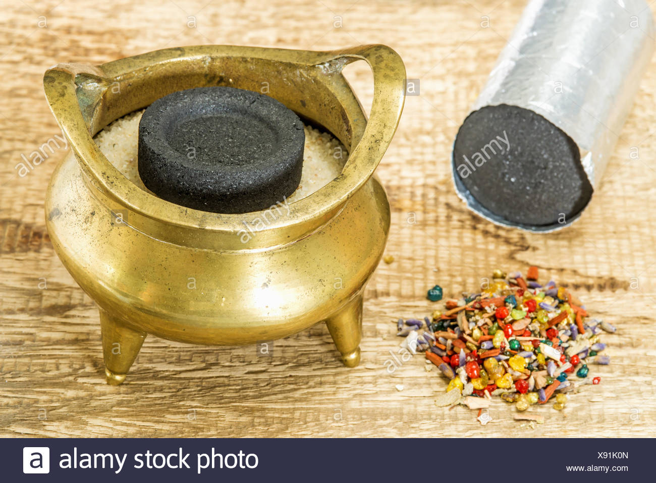 Chinese Incense Pot Stock Photos & Chinese Incense Pot Stock Images - Alamy
