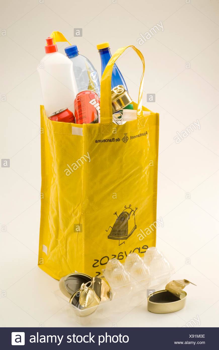 Yellow Recycling Bin Stock Photos & Yellow Recycling Bin Stock Images ...
