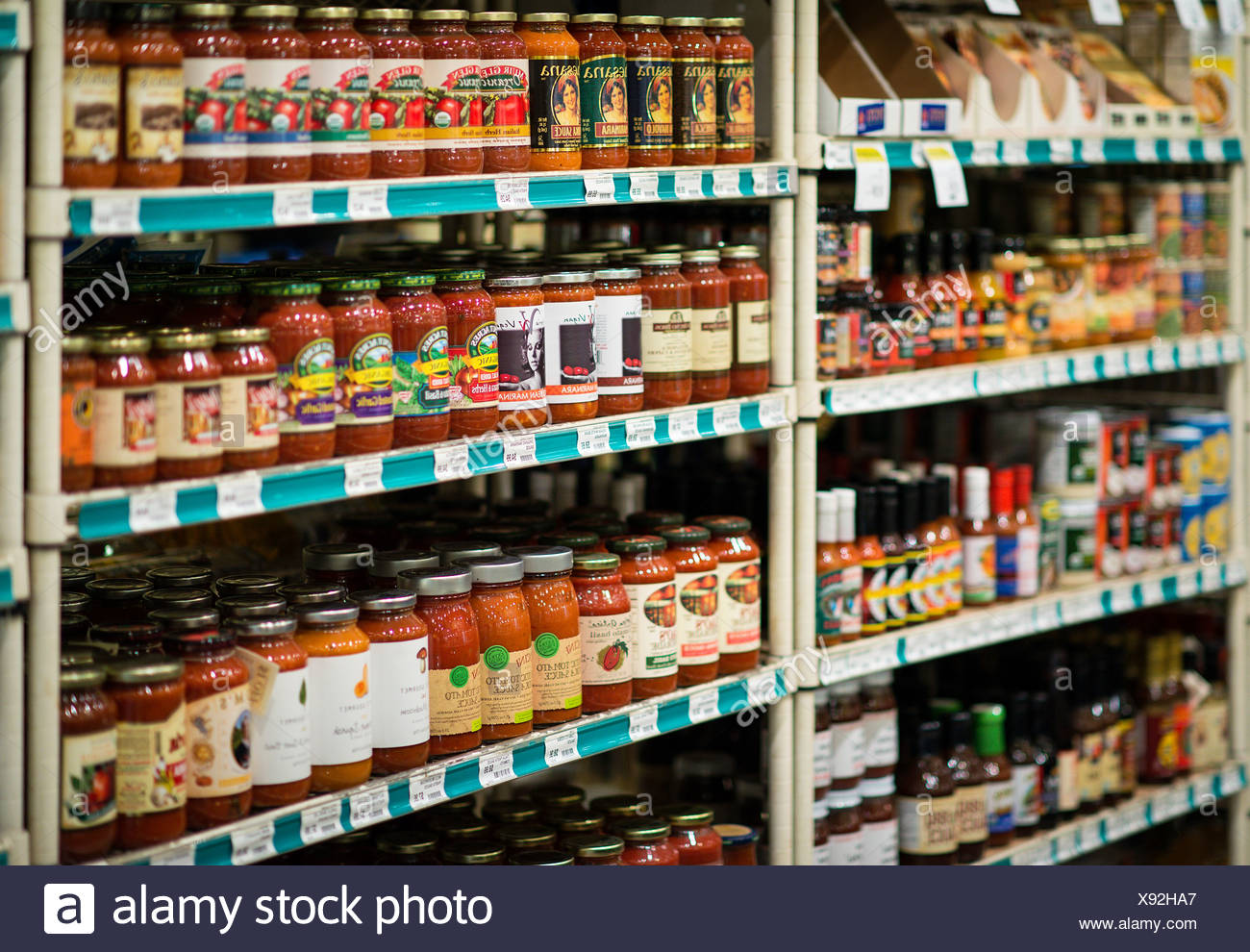 Grocery Store Shelves Stock Photos & Grocery Store Shelves Stock Images ...