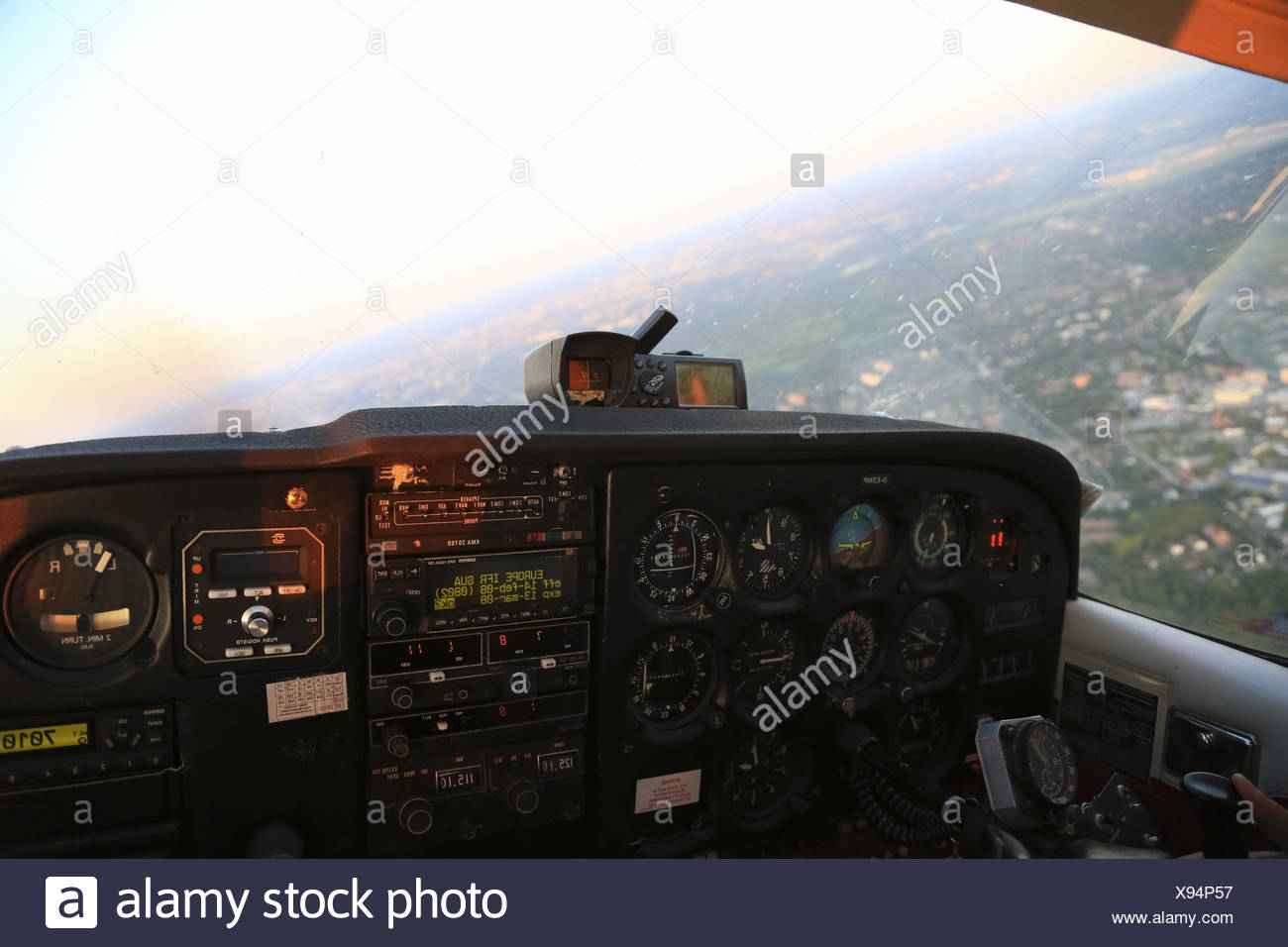 Cessna 172 Cockpit Stock Photos & Cessna 172 Cockpit Stock Images - Alamy