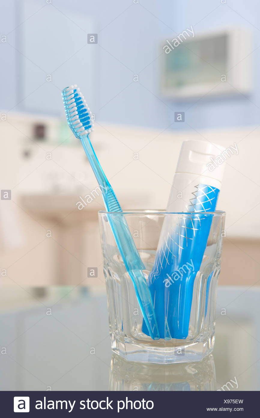 Toothbrush Toothpaste High Resolution Stock Photography and Images - Alamy