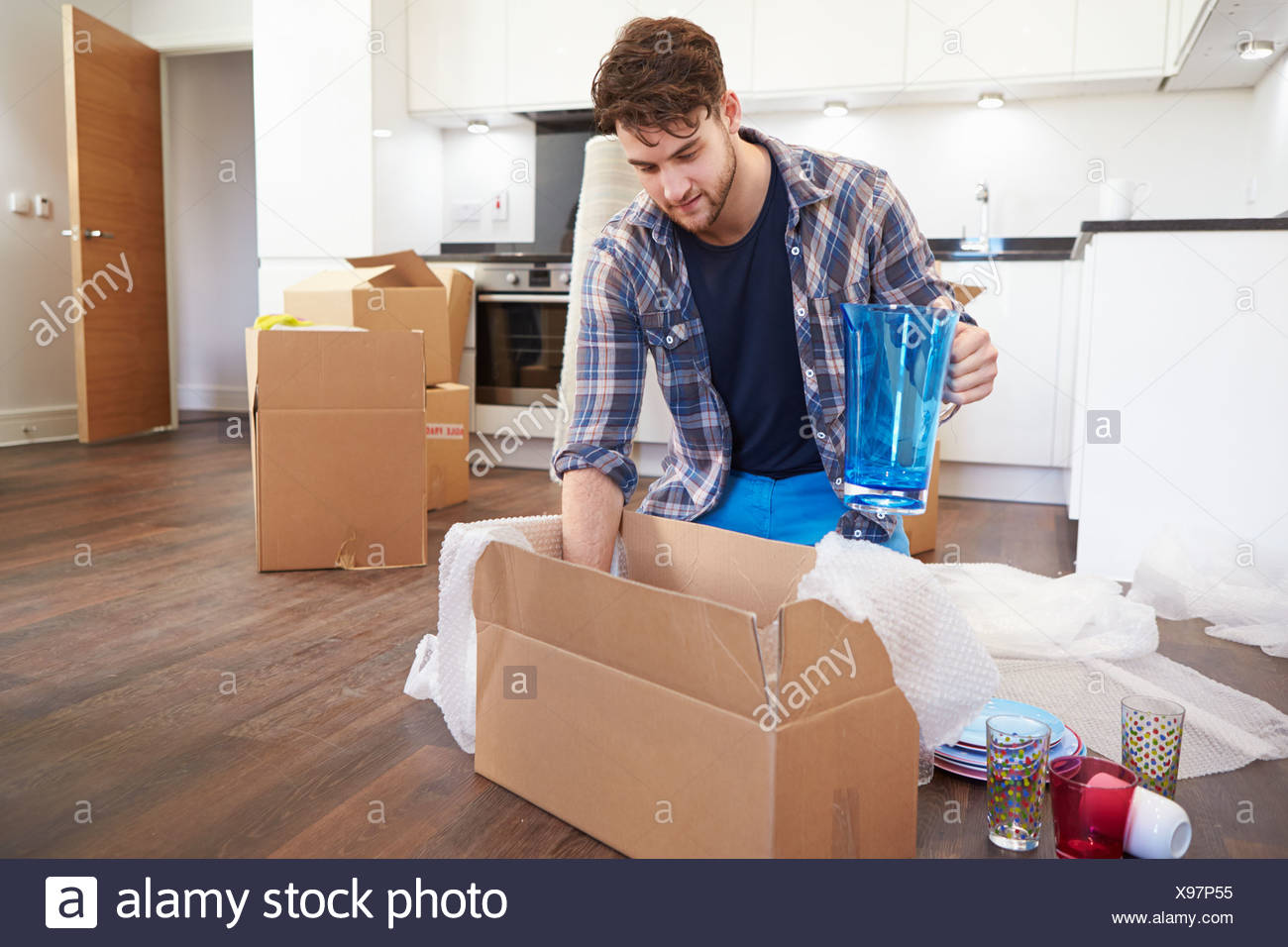 Moving Boxes High Resolution Stock Photography and Images - Alamy