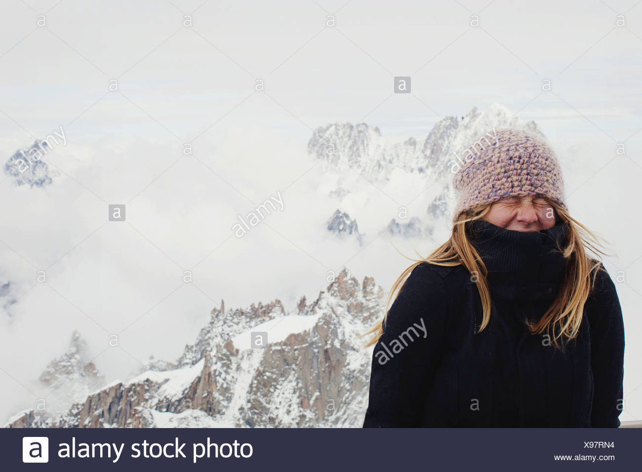 Cringing Woman Stock Photos & Cringing Woman Stock Images - Alamy