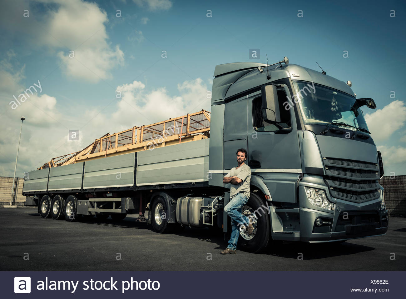 Tractor Trailer Driver High Resolution Stock Photography and Images - Alamy