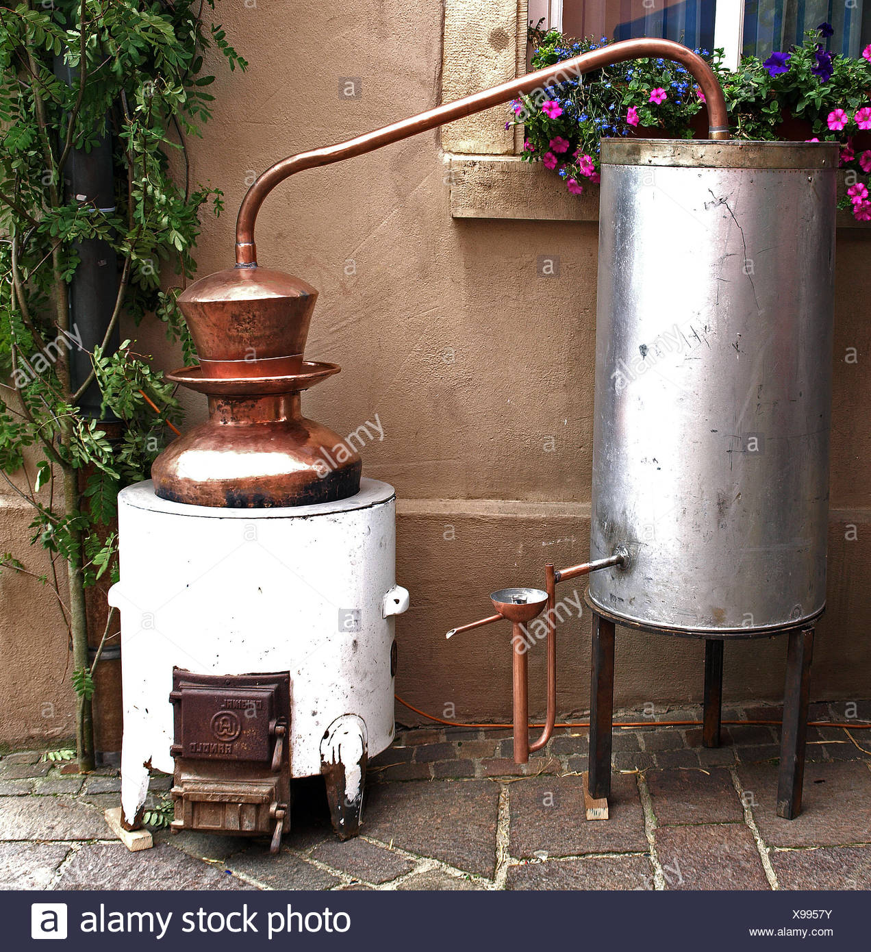 Distillation Apparatus High Resolution Stock Photography and Images - Alamy