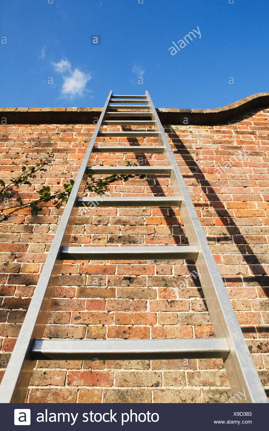 Ladder Leaning Wall Stock Photos & Ladder Leaning Wall Stock Images - Alamy