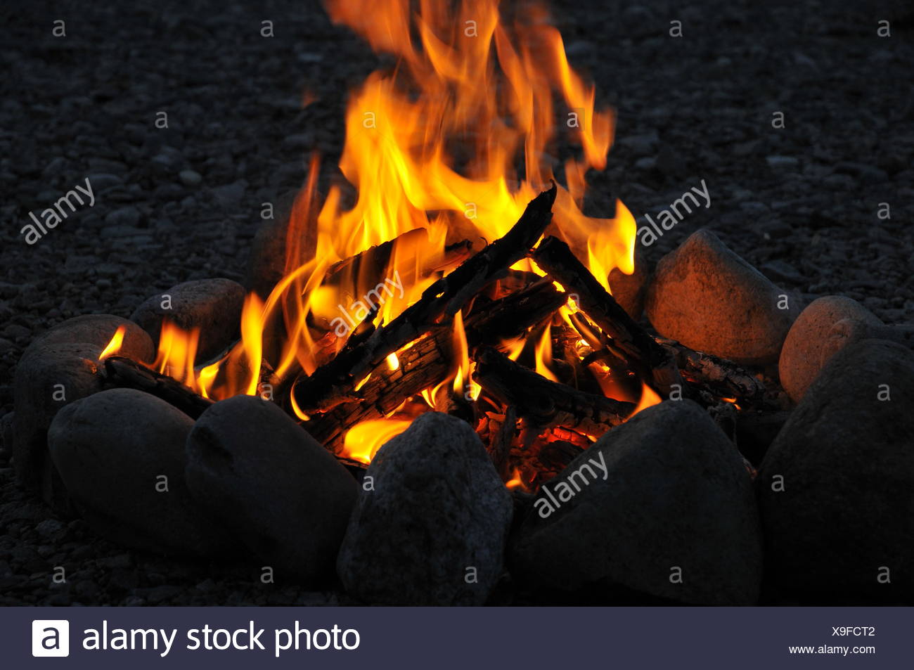 Campfire Circle Stock Photos & Campfire Circle Stock Images - Alamy