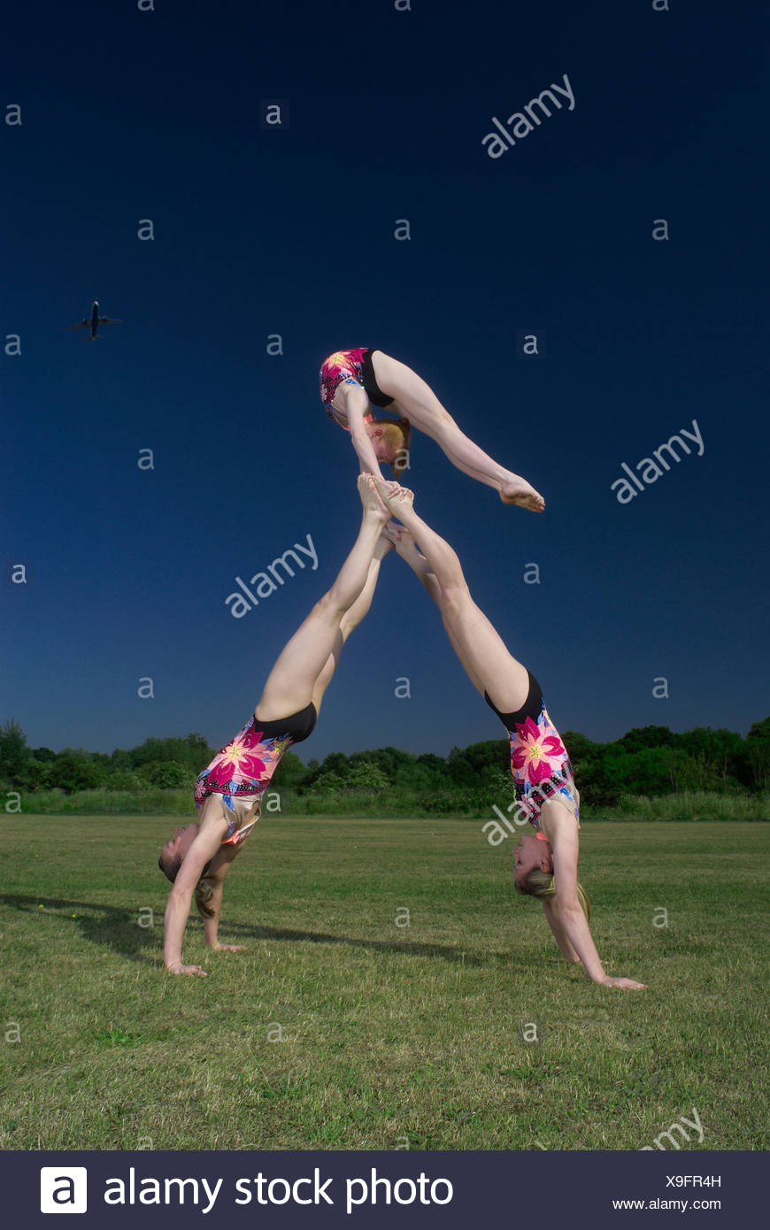 Acrobatic Stock Photos & Acrobatic Stock Images - Alamy