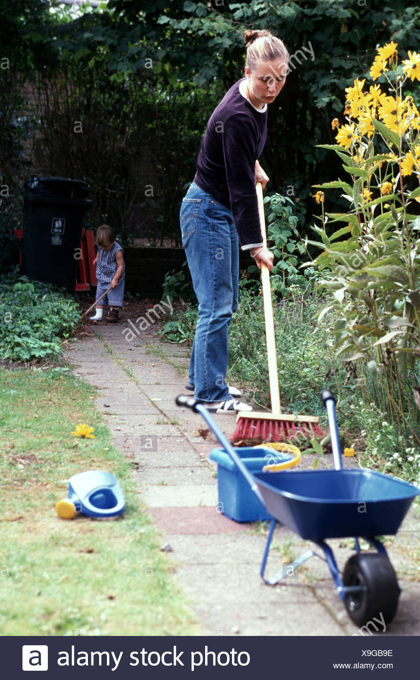 Sweep Garden Path Stock Photos & Sweep Garden Path Stock Images - Alamy
