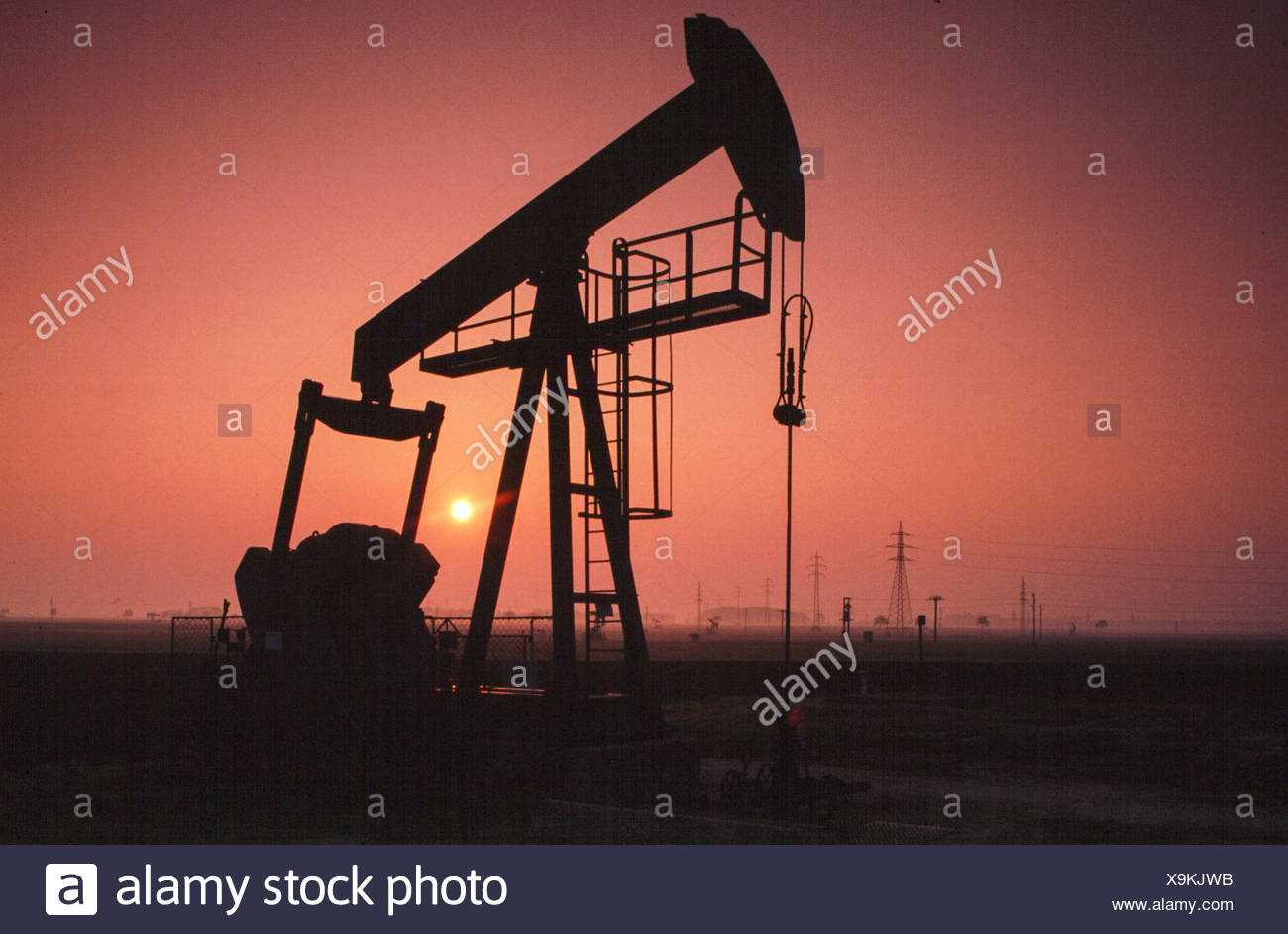 Extraction Of Petroleum Stock Photos & Extraction Of Petroleum Stock ...