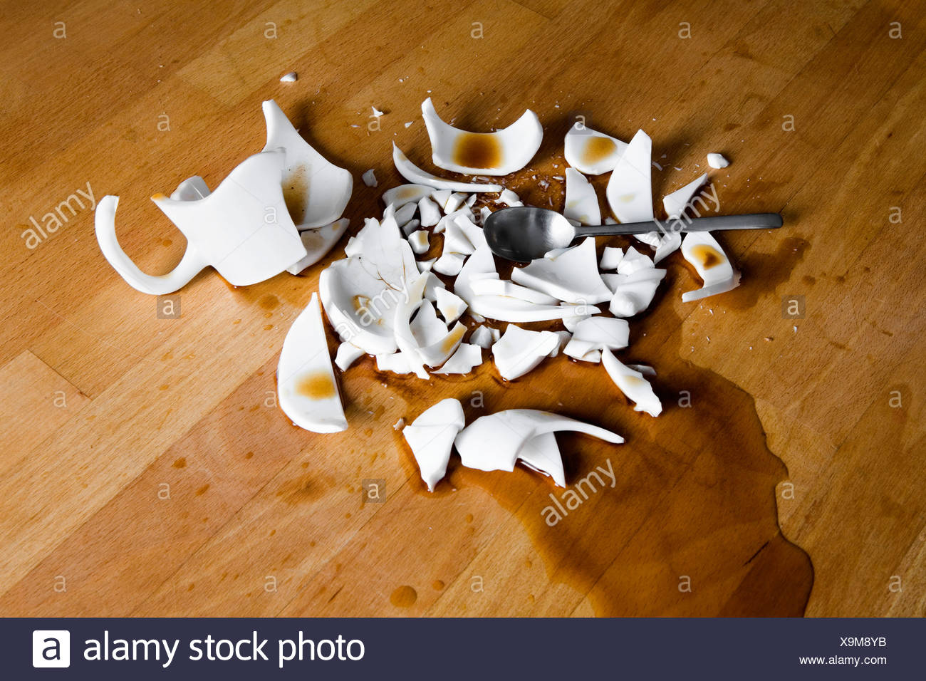 Smashed Crockery Stock Photos & Smashed Crockery Stock Images - Alamy