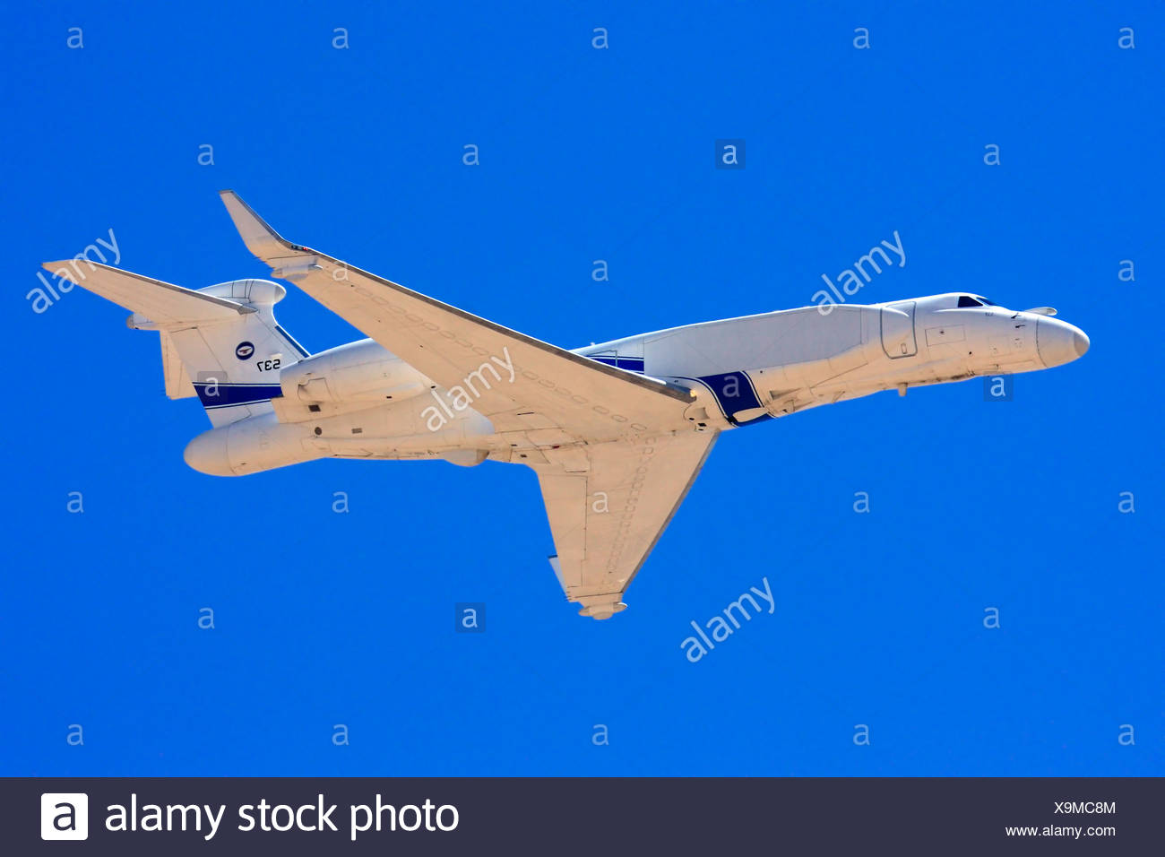 Gulfstream G550 Flying Stock Photos & Gulfstream G550 Flying Stock ...