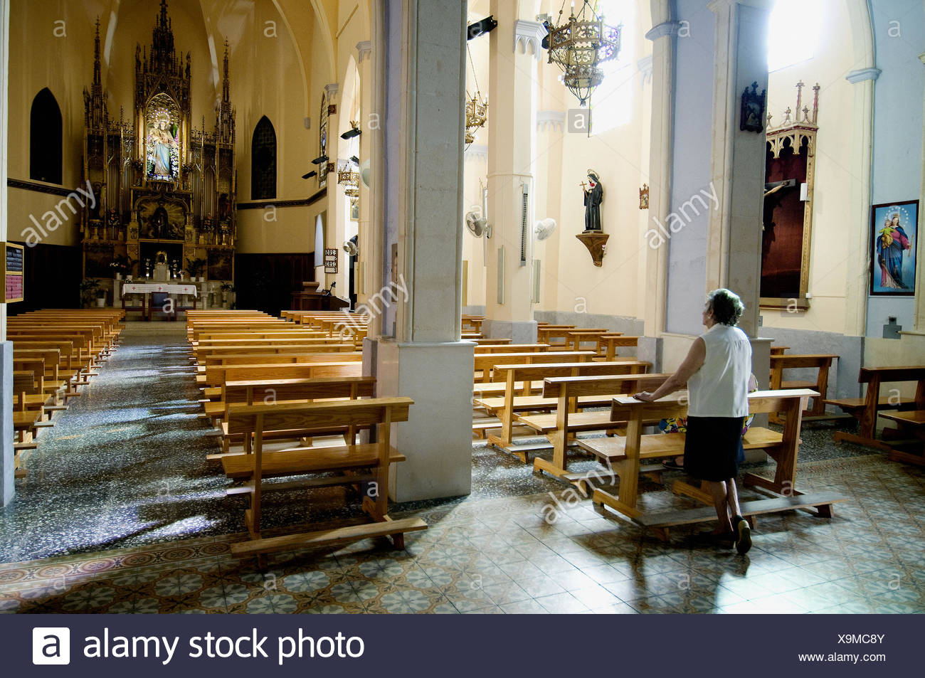 Woman Church Pew Stock Photos & Woman Church Pew Stock Images - Alamy