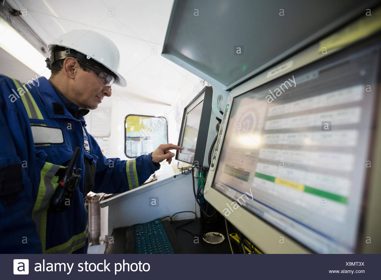 Control Room Oil Rig Stock Photos & Control Room Oil Rig Stock Images ...