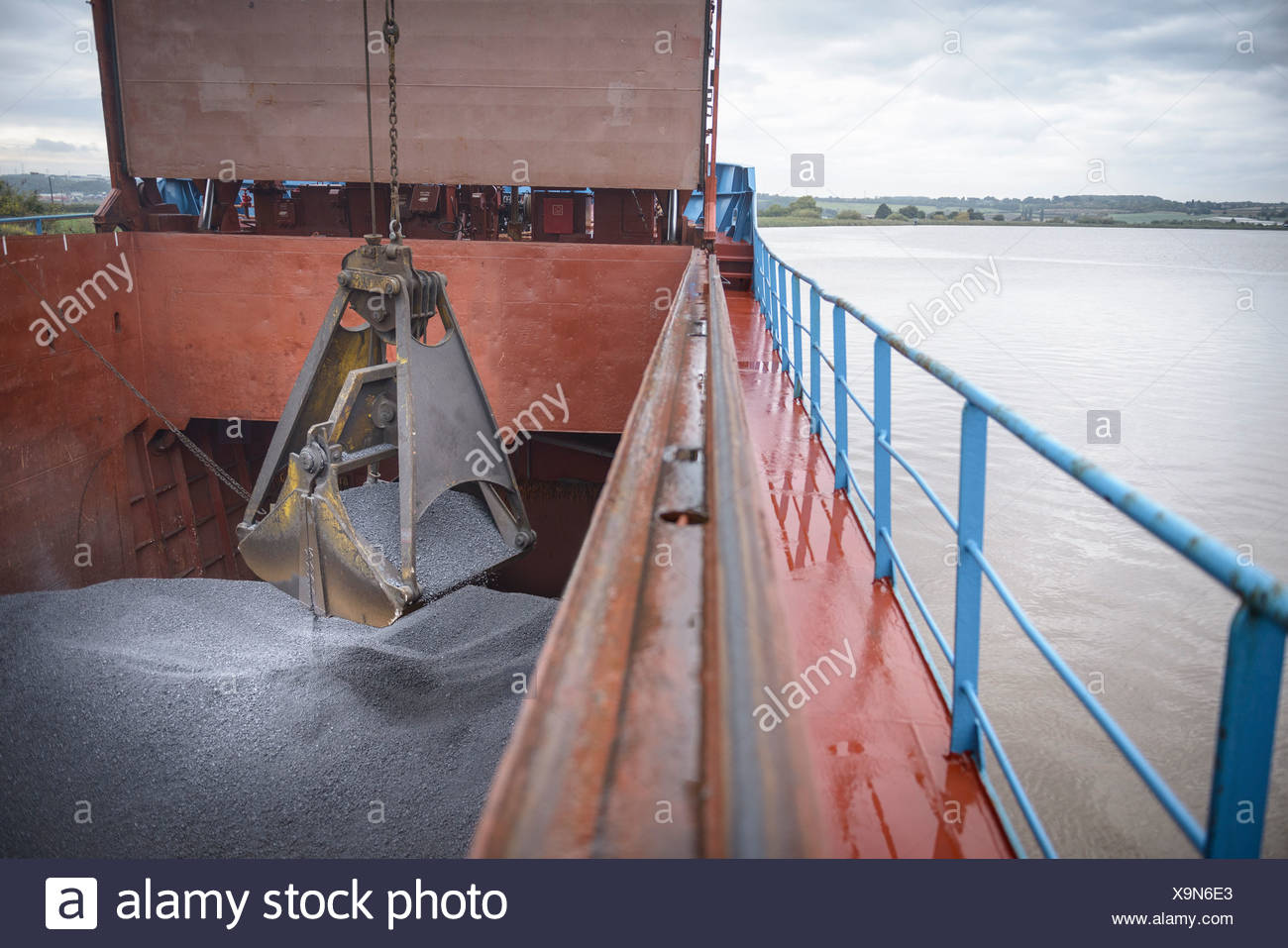 Bulk Unloading High Resolution Stock Photography and Images - Alamy