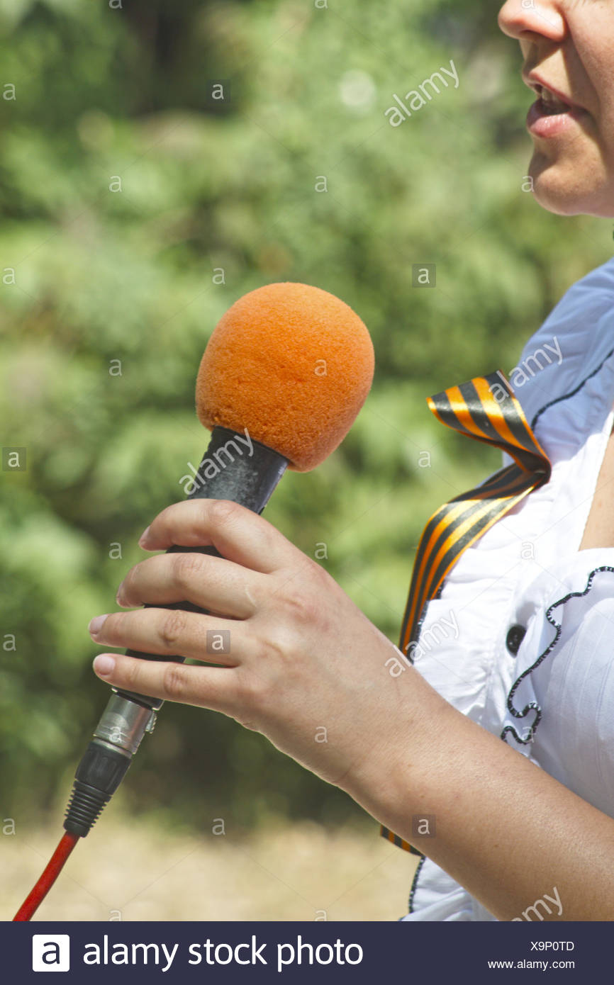 Reporter Microphone Stock Photos & Reporter Microphone Stock Images - Alamy
