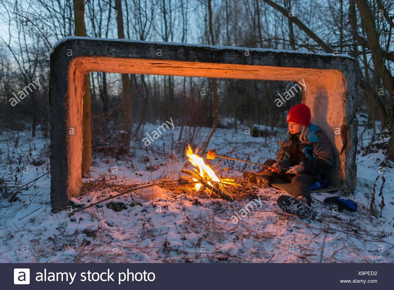 Campfire Snow Stock Photos & Campfire Snow Stock Images - Alamy