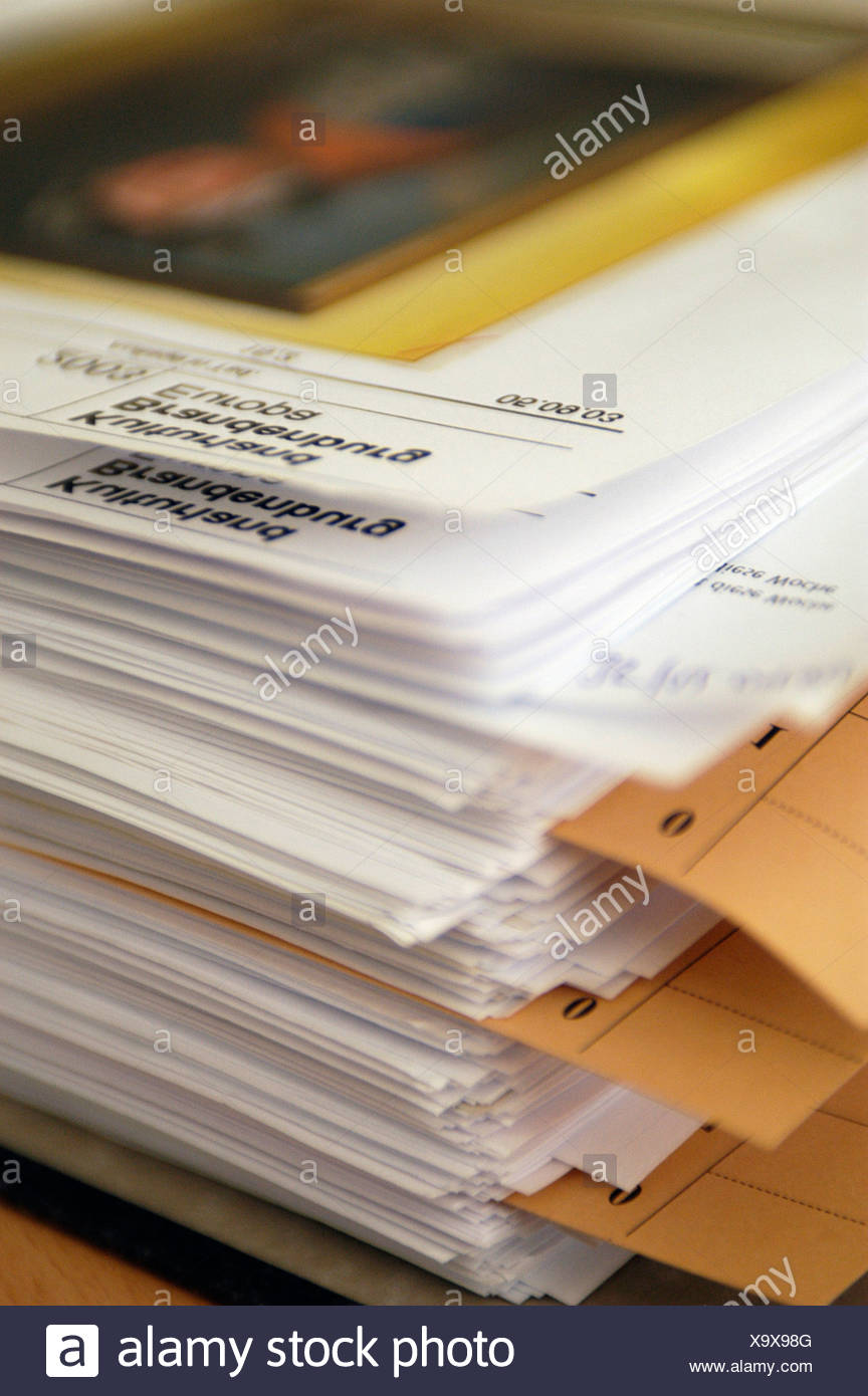 Papierstoss High Resolution Stock Photography and Images - Alamy