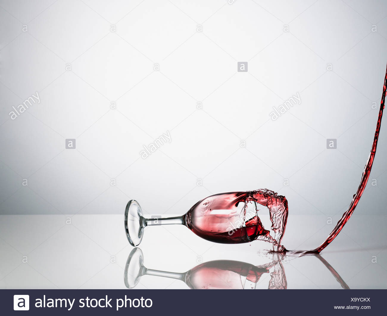 Overflowing Glass Stock Photos & Overflowing Glass Stock Images - Alamy