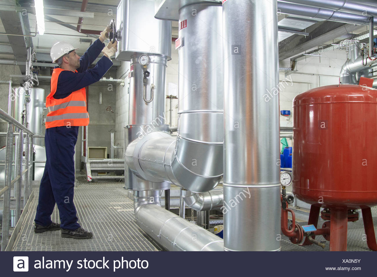 Pipe Fitter High Resolution Stock Photography and Images - Alamy