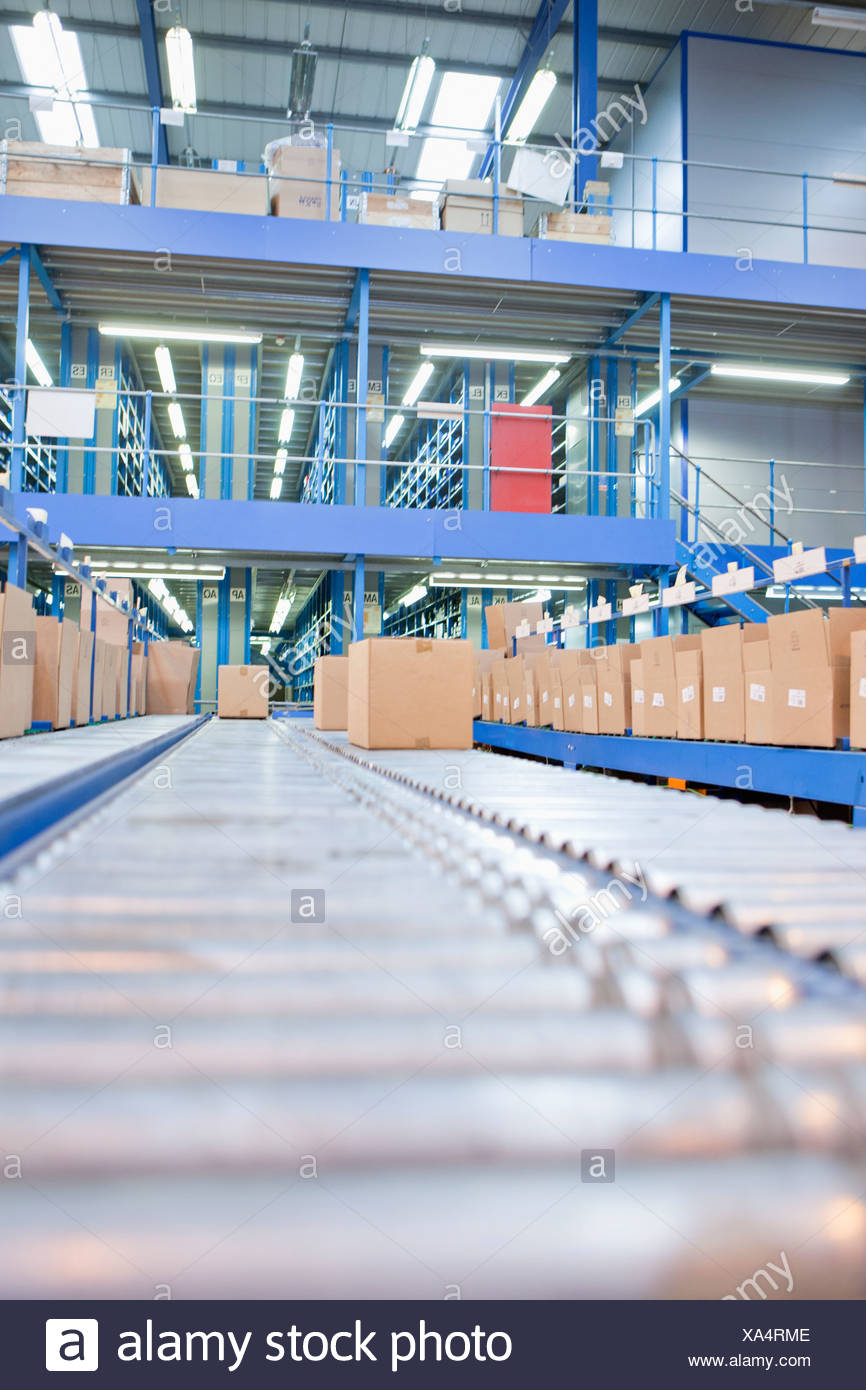 Boxes Conveyor Belt Stock Photos & Boxes Conveyor Belt Stock Images - Alamy