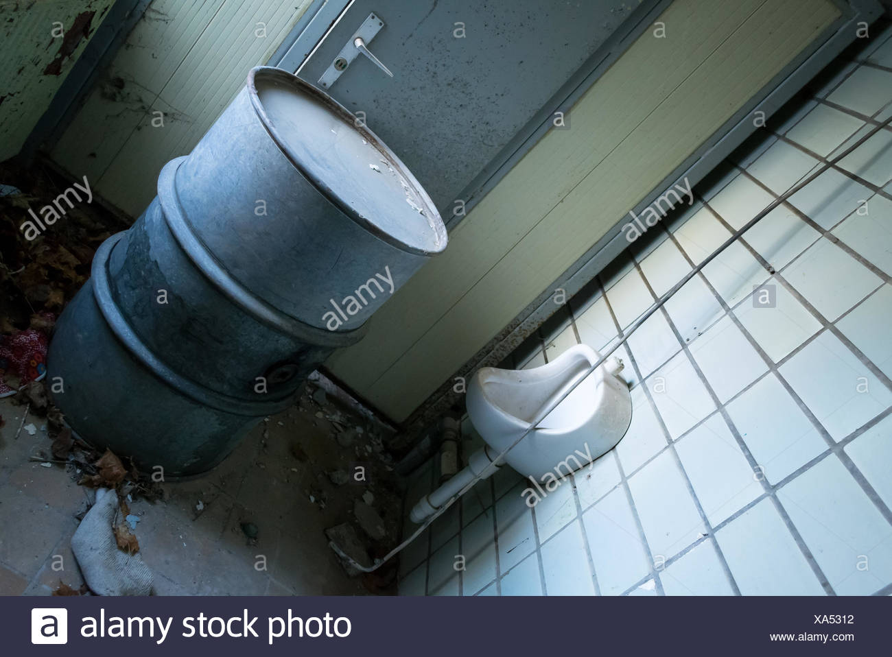 Old Urinal Stock Photos & Old Urinal Stock Images - Alamy