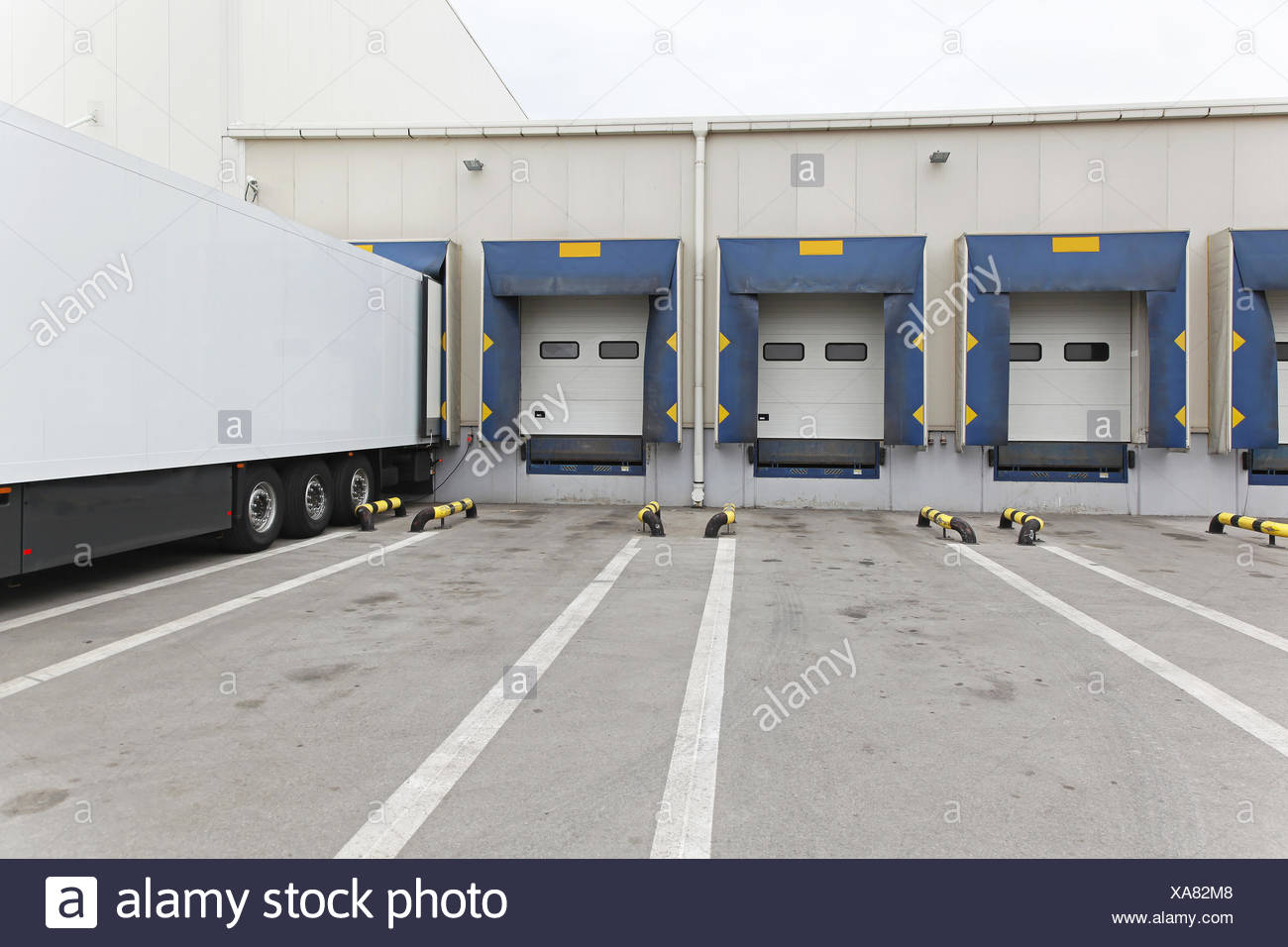 Loading Docks Of Warehouse High Resolution Stock Photography and Images ...